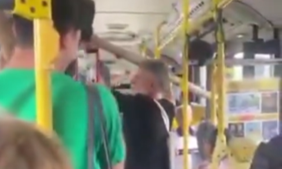 Vídeo: homem tenta levar bambu no Move e irrita passageiros em BH