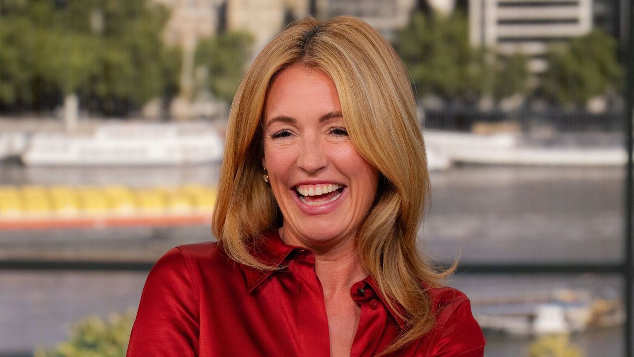 Cat Deeley's timeless silk shirt and slim-fit jeans outfit uses these ...