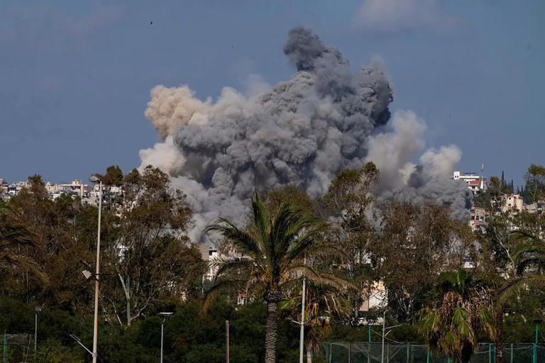 Two Spanish peacekeepers injured and a Serbian dies from mortar fire in ...