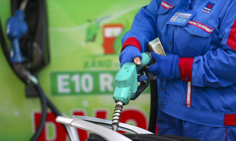 Fuel prices drop 5.6%