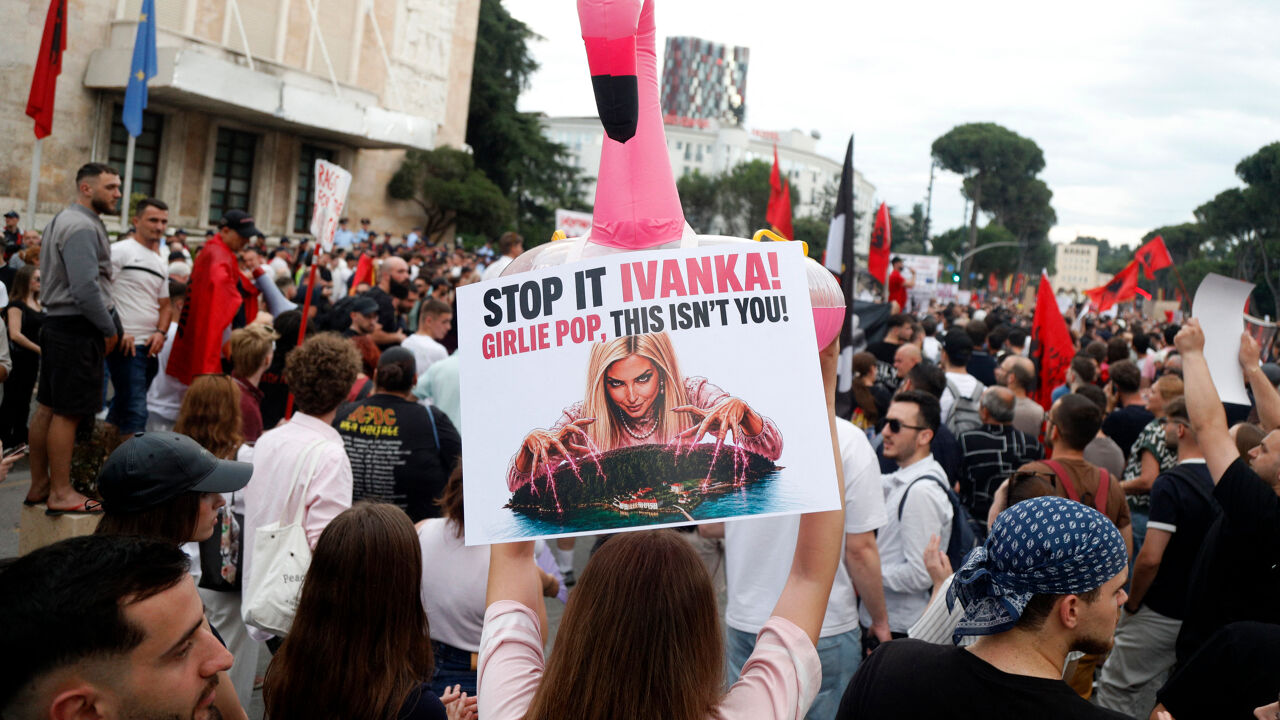 'Flamingo-revolutie' in Albanië: al 4 dagen protest tegen nieuw Trump ...