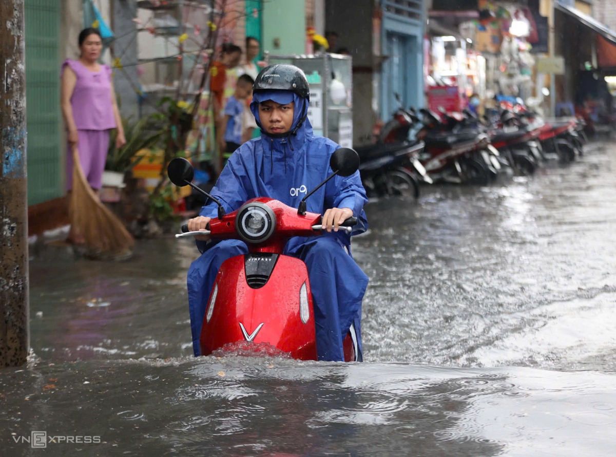 HCMC needs climate-smart growth strategy in its 100-year plan: experts