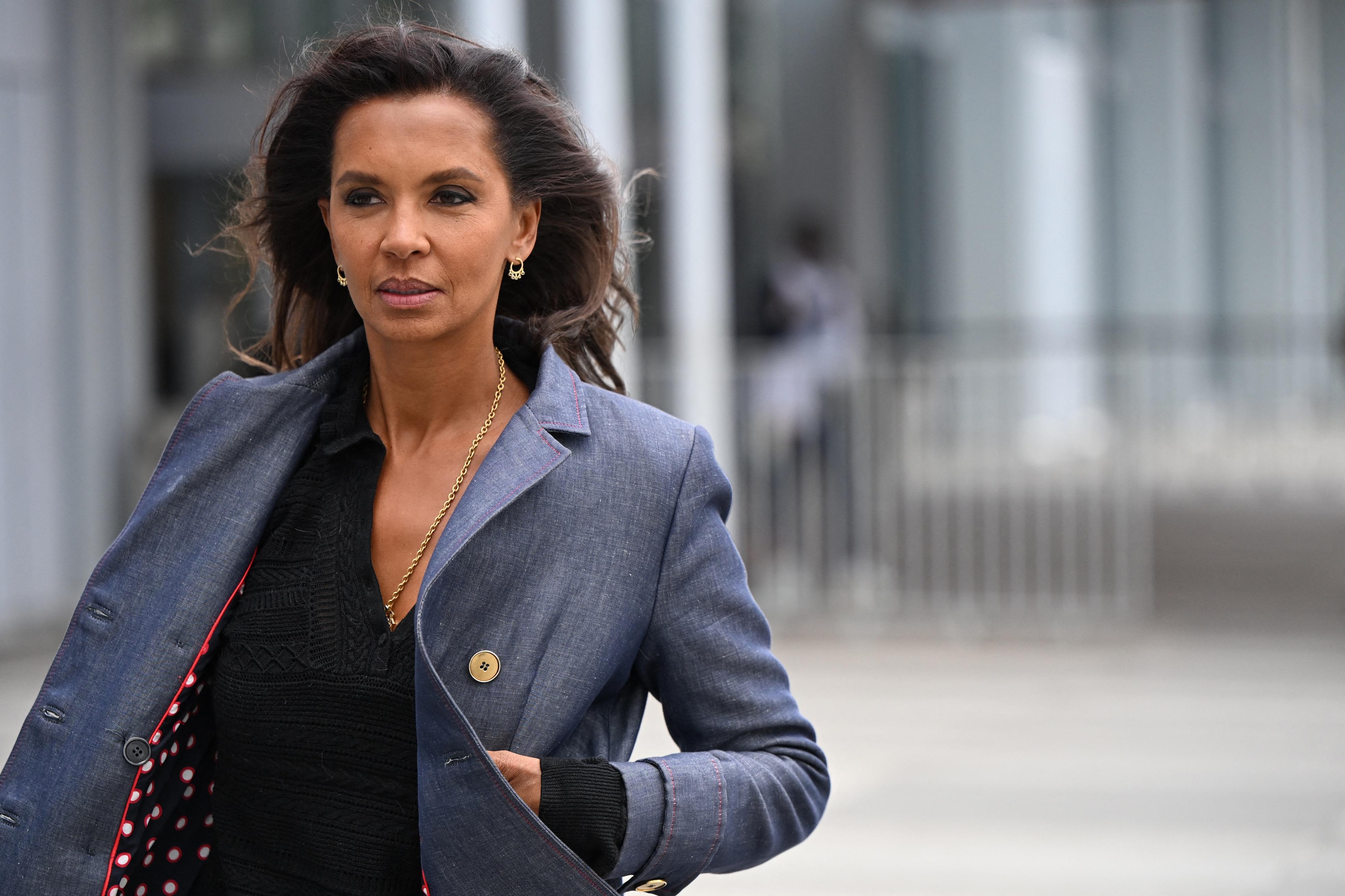 « Ma colère ne redescend pas » : Karine Le Marchand révoltée par les ...