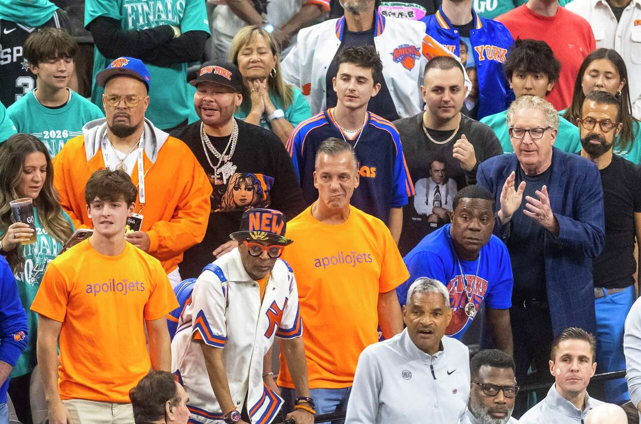 Celebrities, NBA legends pack Frost Bank Center for Spurs-Knicks NBA ...