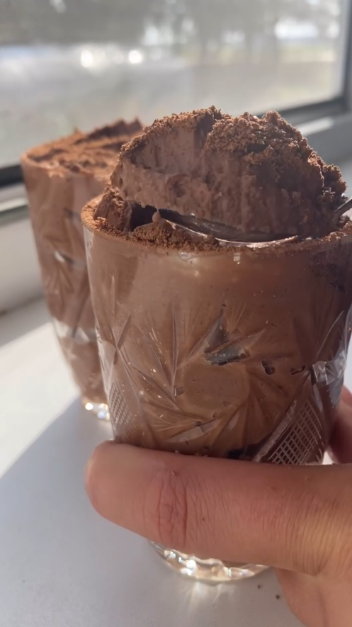 Quick and easy chocolate pudding with only two ingredients