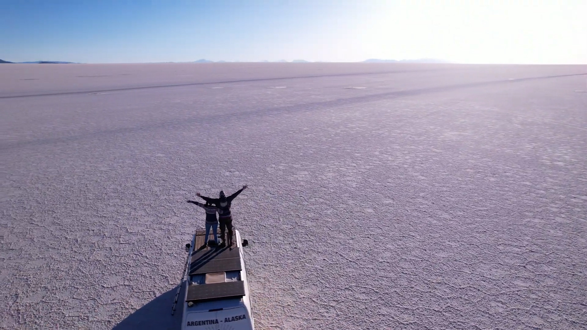 Metimos nuestra furgoneta en el salar de Uyuni