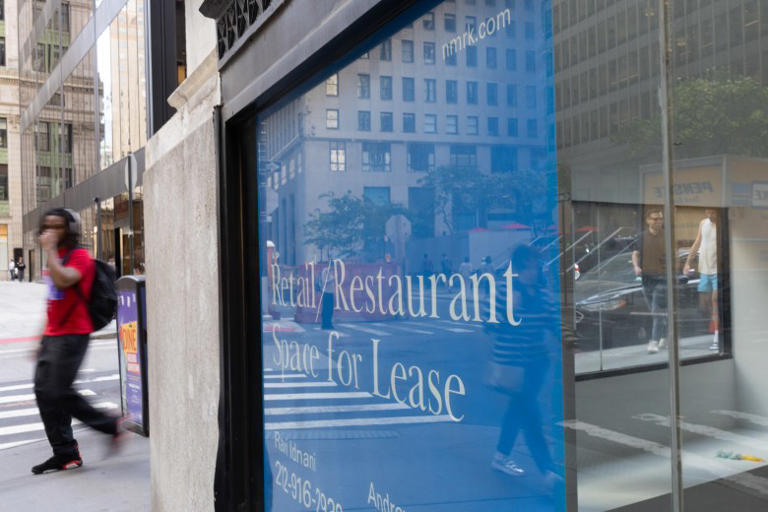 15,700 zombie storefronts sit empty across NYC, new report says