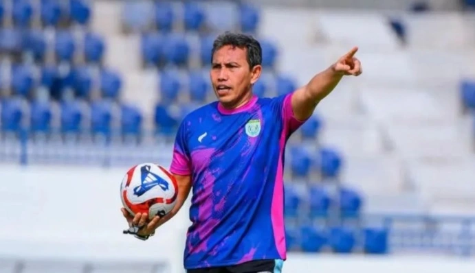 Bima Sakti kembali nakhodai Persela Lamongan dengan target promosi ke ...