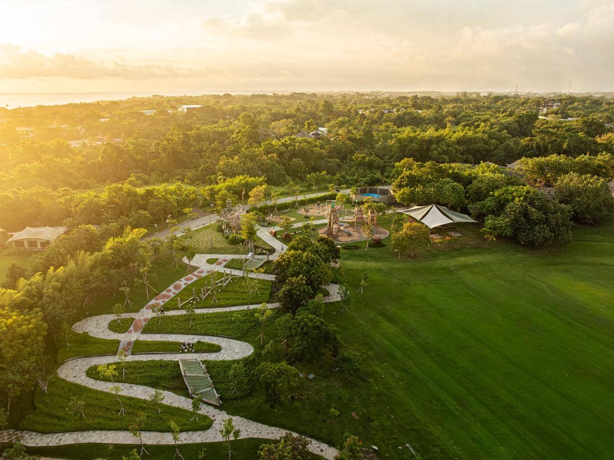 Menjelajahi Nuanu Park, taman publik terbaru di Nuanu Creative City