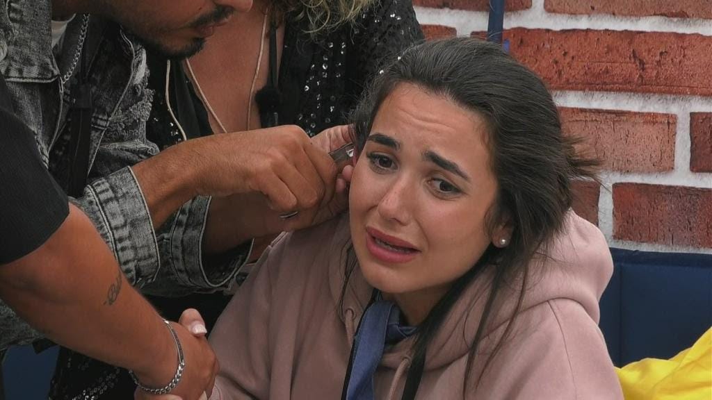Em pânico e em lágrimas, Sara sofre percalço e colegas veem-se ...
