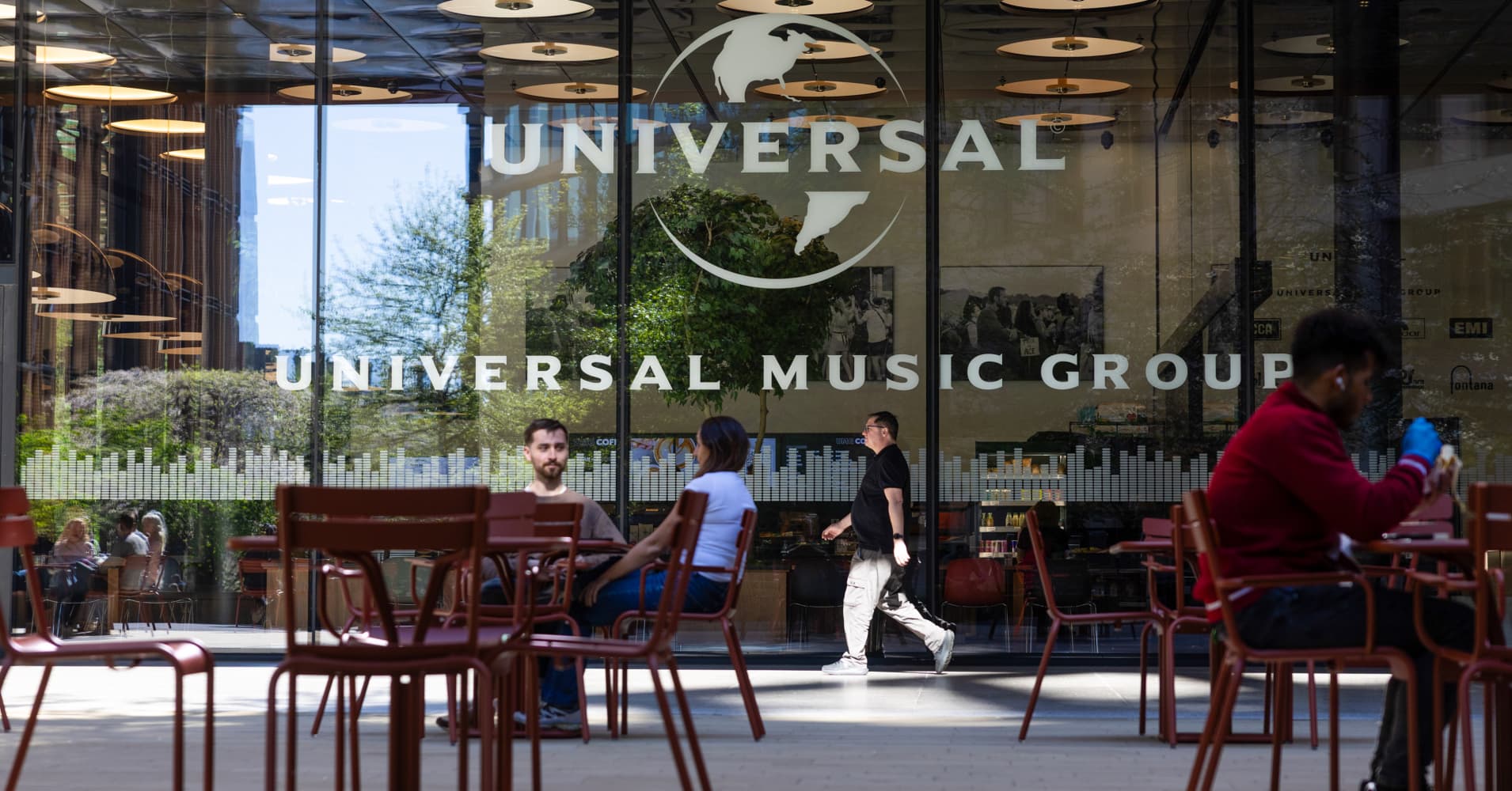 Universal Music slumps 7% as Bill Ackman's Pershing Square offloads ...