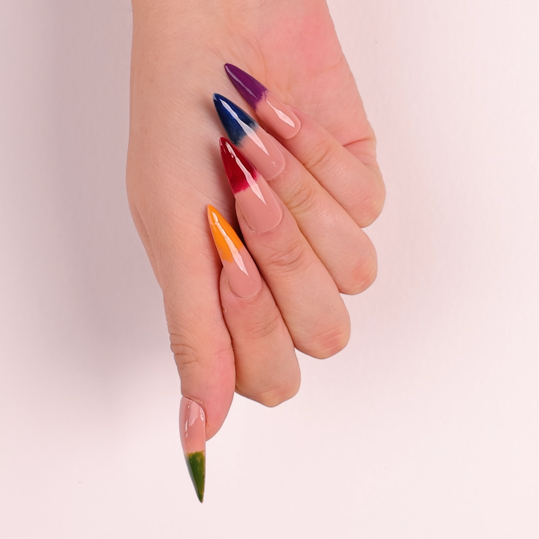 Nail your colorful look 💅