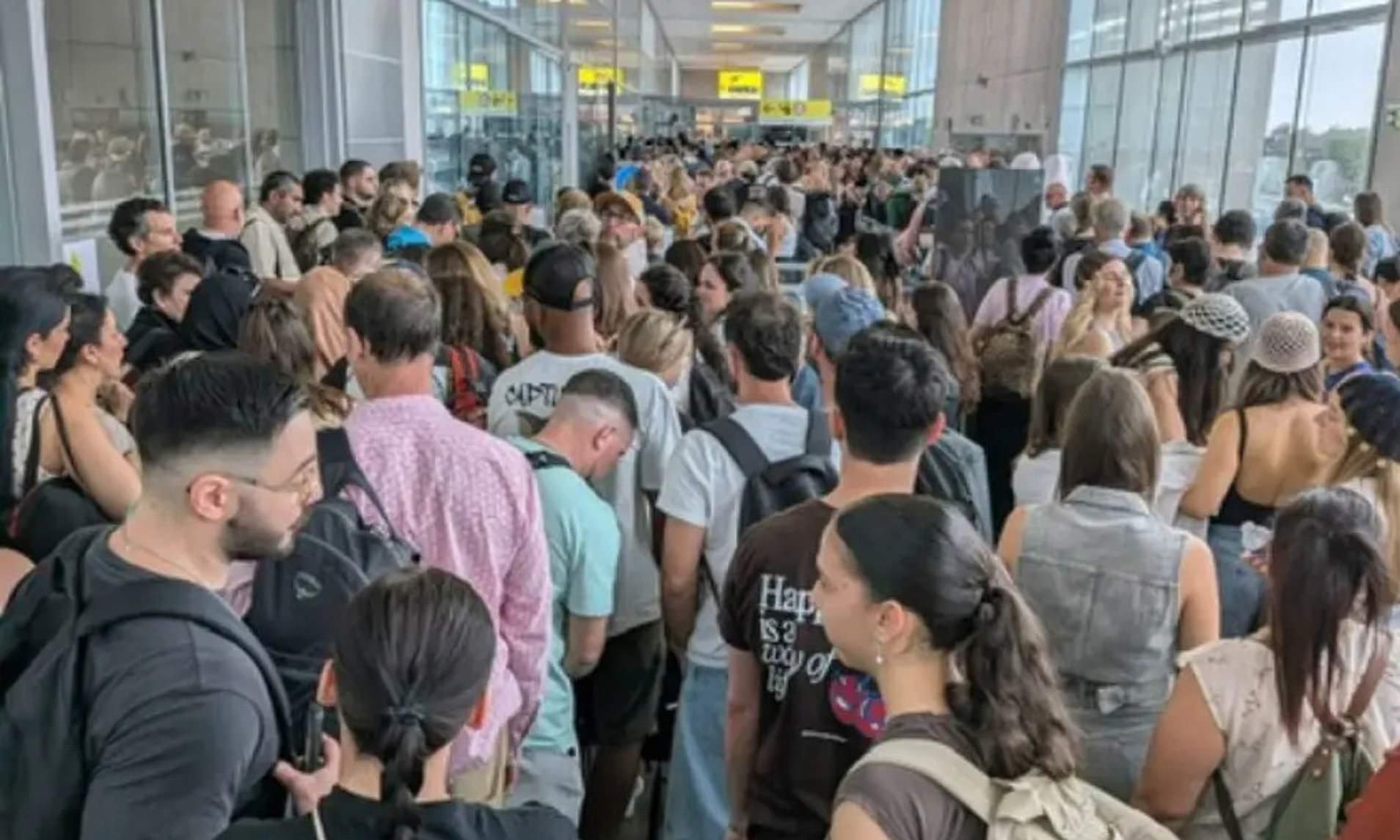 150 passengers left behind after Ryanair flight takes off without them ...