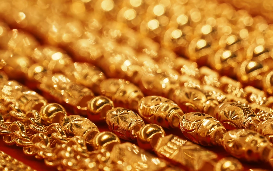 Gold and silver trade sideways amid tight price patterns