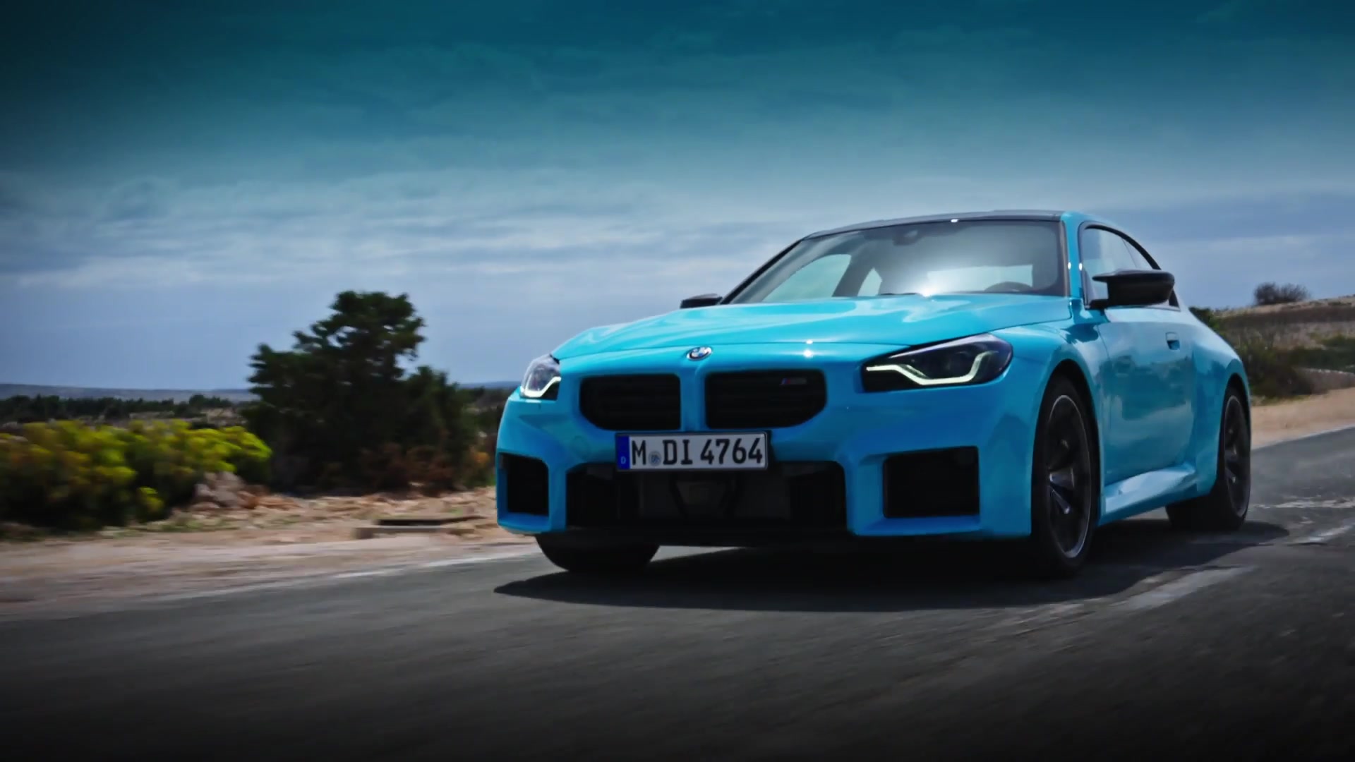 The new BMW M2 with M xDrive trailer