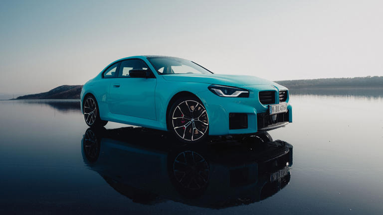 BMW M2 2026 chega com tração integral e 480 cv