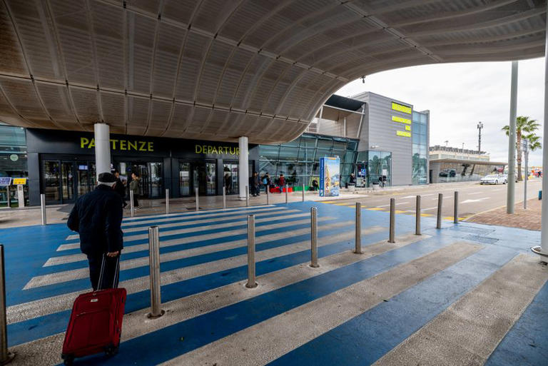 Wales team in travel chaos as plane diverted mid-flight and FAW forced ...