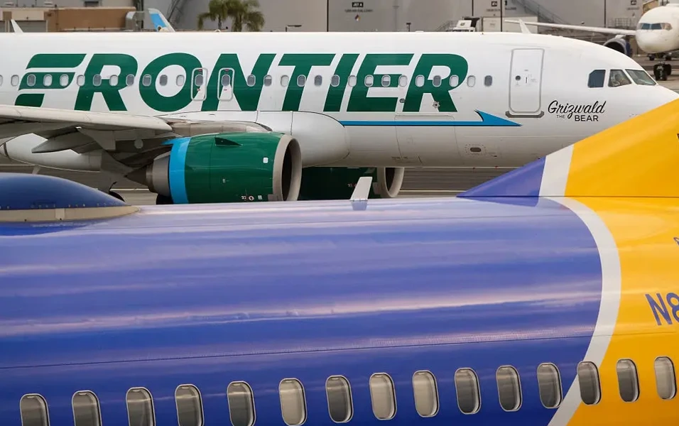 Ex-MMA fighter restrains passenger in Frontier flight chaos
