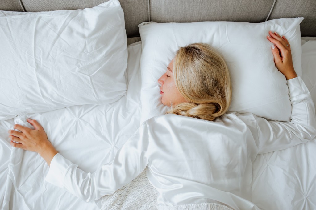 Why falling asleep the second your head hits the pillow is actually an ...