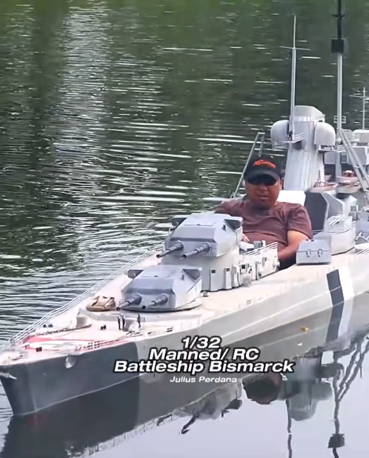 1/32 scale manned RC battleship Bismarck
