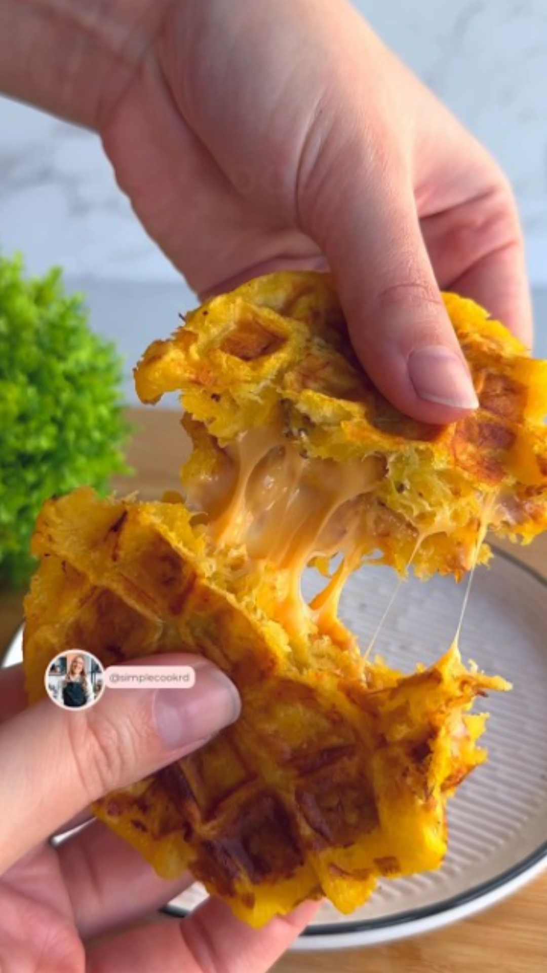 Prepara este sándwich de plátano macho con queso con solo 2 ingredientes