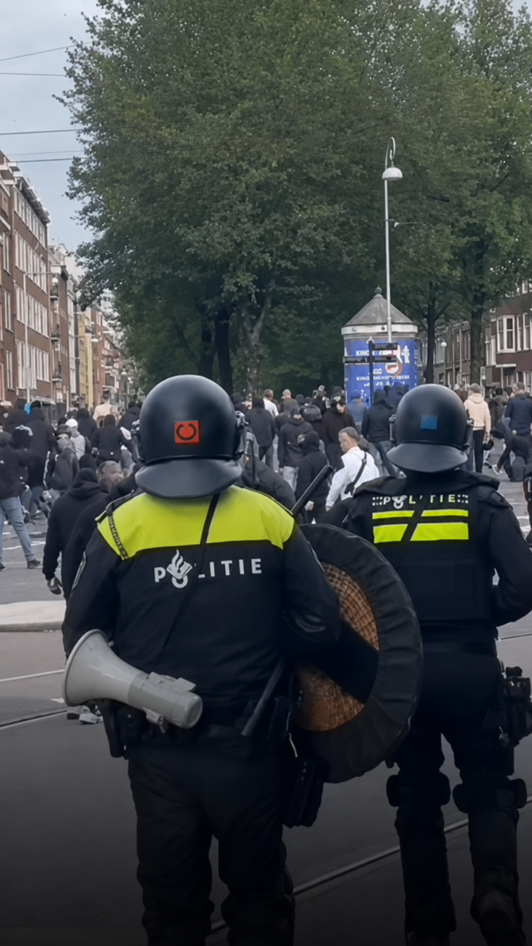 Rellen tussen Ajax fans en politie op het Leidseplein