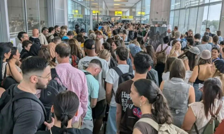 150 passengers left behind after Ryanair flight takes off without them ...