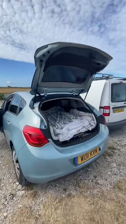 How I quickly pack my car camper bed for morning drives