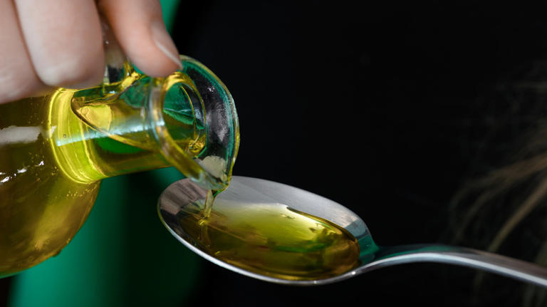 Refined vs blended oil: Which one's best for deep-fried recipes?