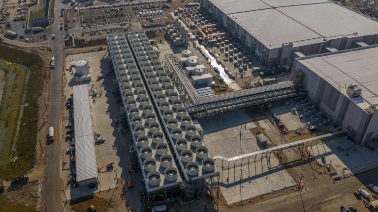 Microsoft CEO says new AI data centers use as little water annually as ...