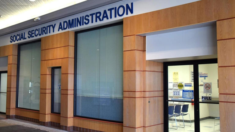 Social Security's trust fund is running out — a $500 monthly cut could ...