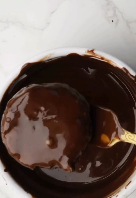 Vegan no-bake Reese’s style cookies with 6 simple ingredients