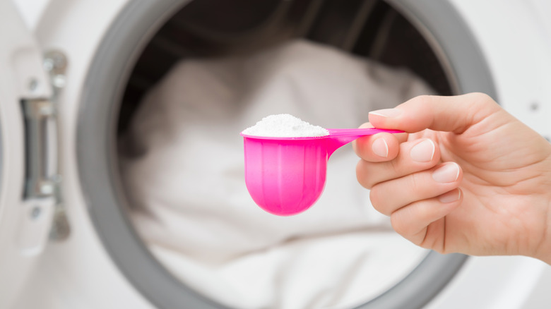 How to use borax in the laundry for the cleanest, freshest clothes