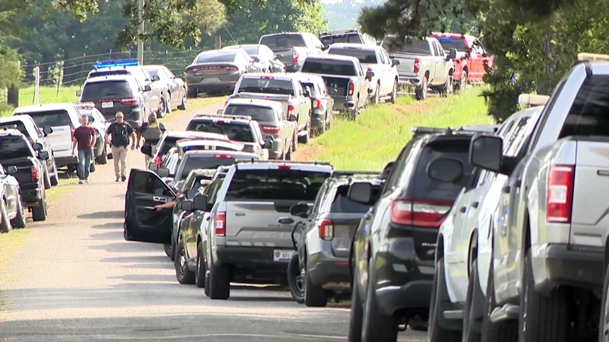 Sheriff: Simpson County standoff ends with 2 dead; teen in custody