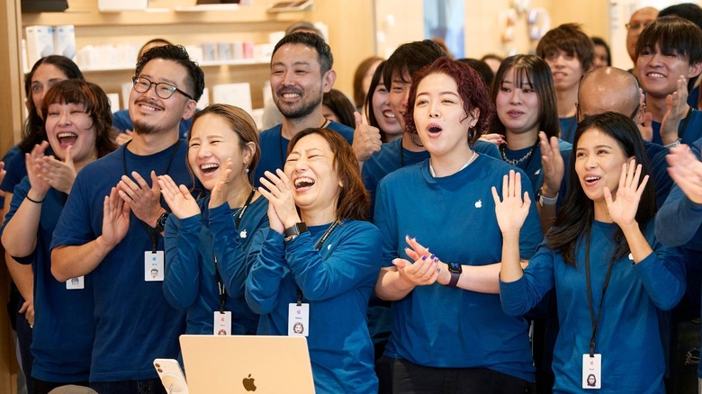 5 secrets only Apple Store employees know