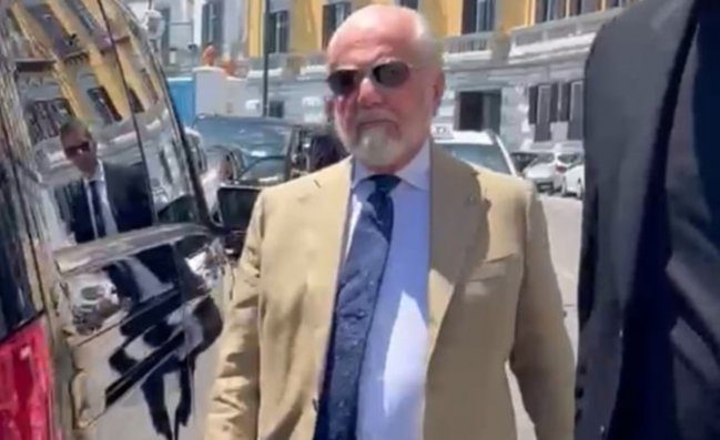 De Laurentiis lascia Palazzo Petrucci, squilla il telefono. È Giovanni ...