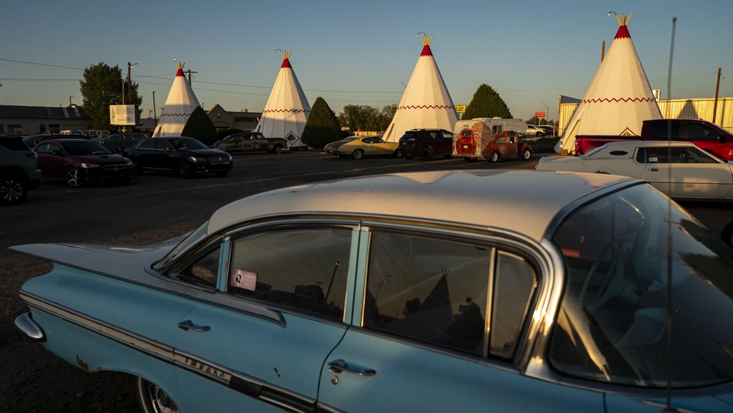 9 vintage American roadside landmarks