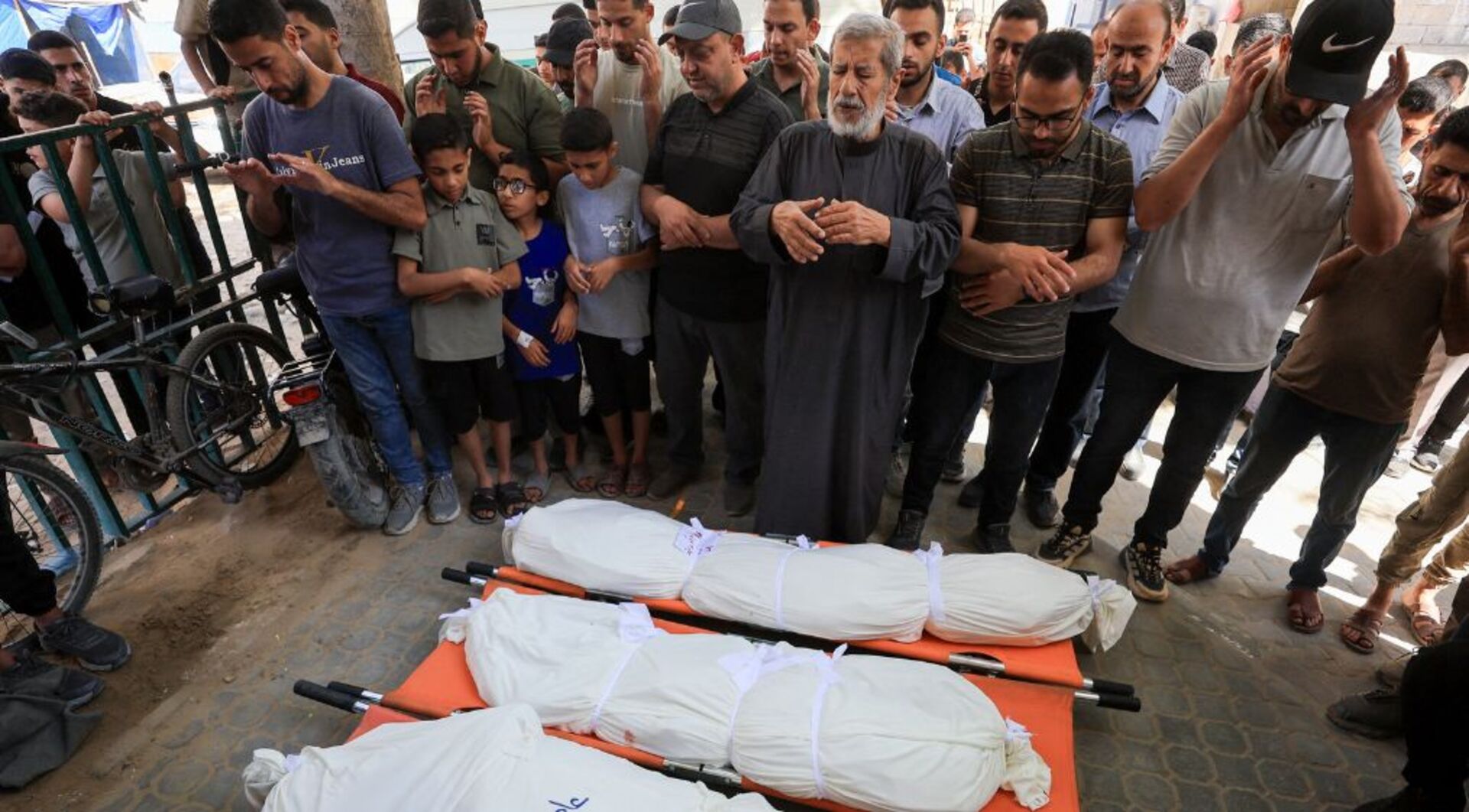 Overnight Israeli strikes kill 11 Palestinians, including family of ...