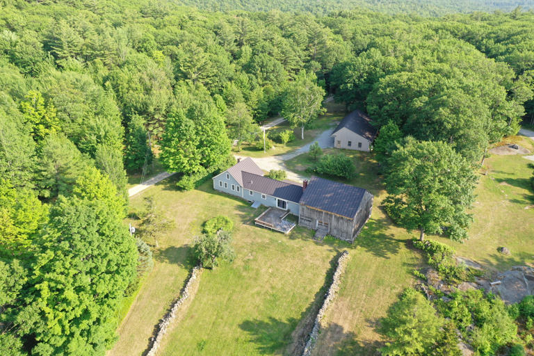 Ghislaine Maxwell compound listed for rent in mysterious circumstances