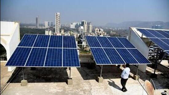 Rooftop solar cuts household electricity bills by average of 71%: CEEW