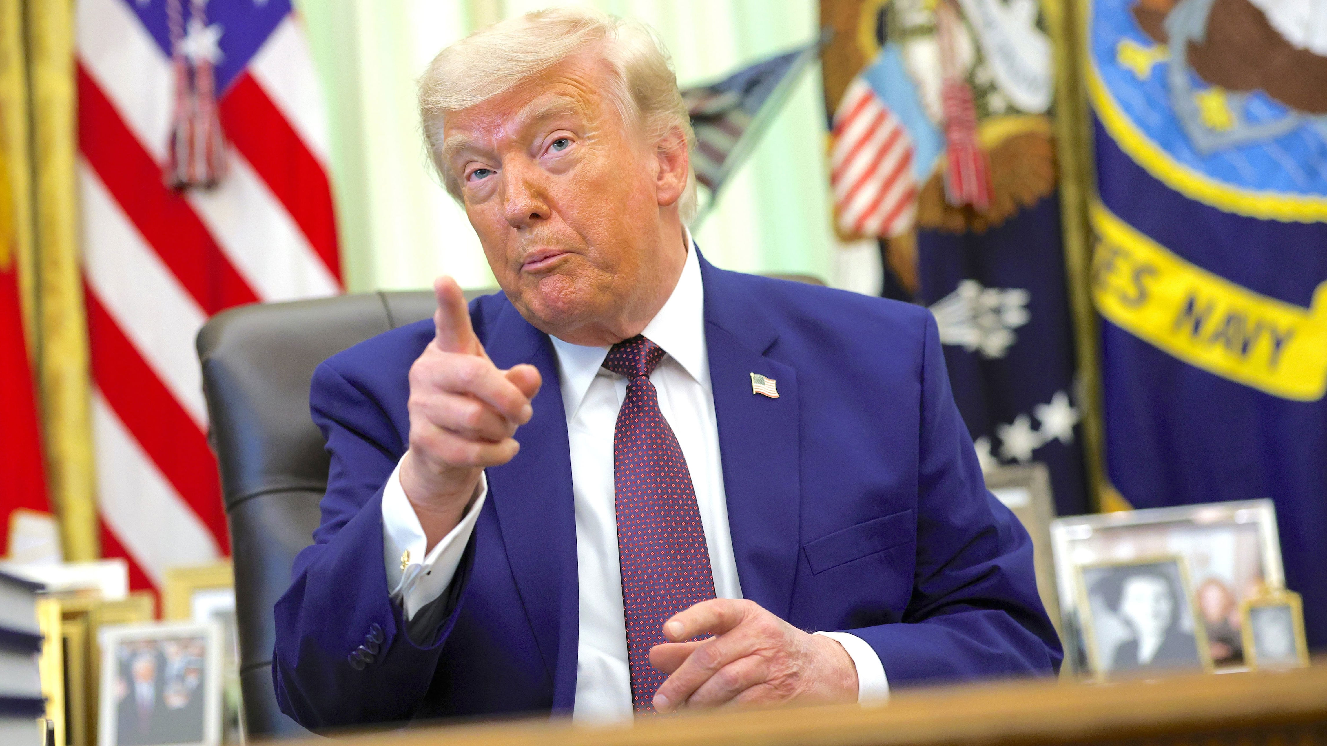 Trump’s approval rating tanks to a historic new low