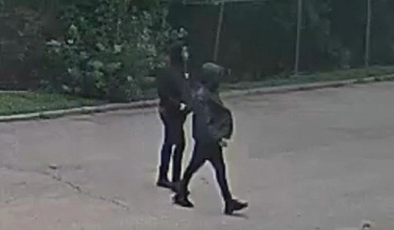 Man injured after suspects knock on his door, then fire shots, police say