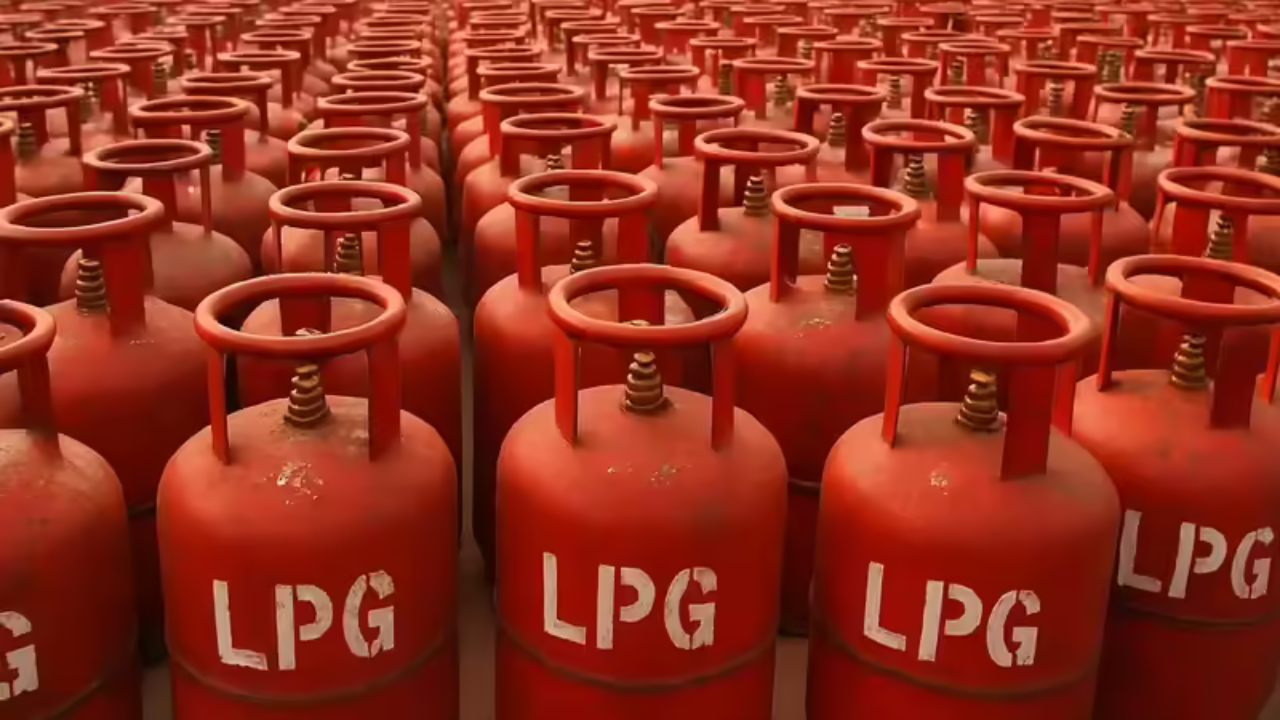 LPG supply stable, but oil firms still losing nearly Rs 700 on every ...