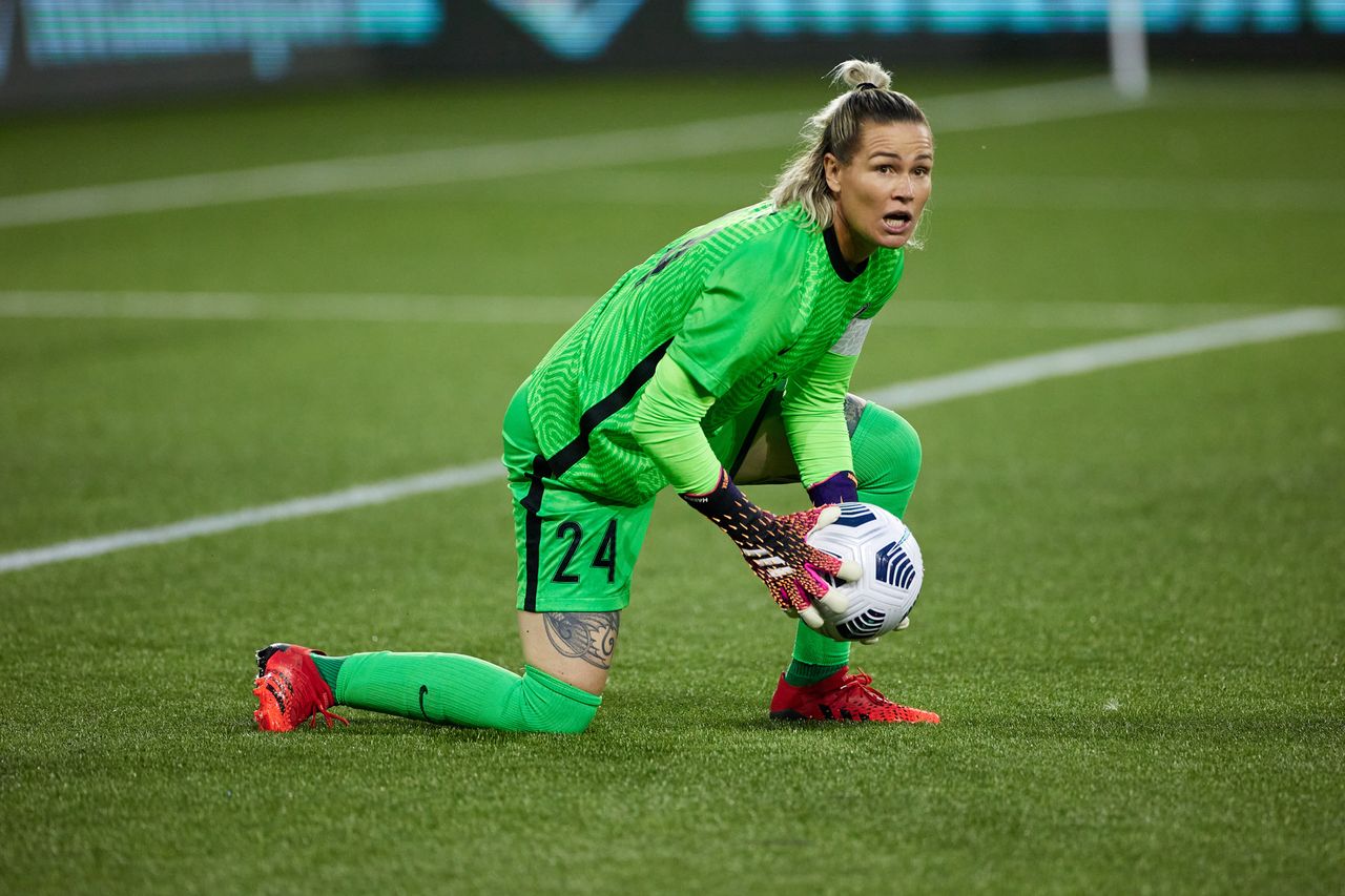 Ashlyn Harris opens up about soccer career and finding love with Sophia ...