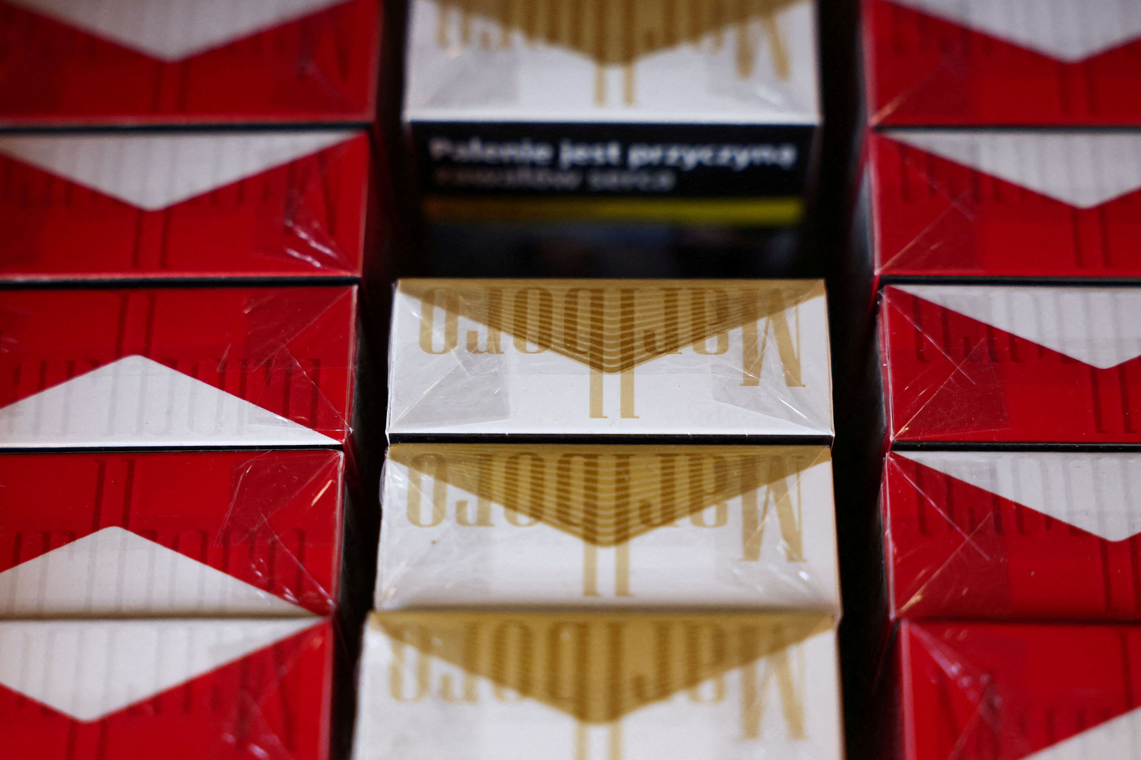 Tiltale: 216 millioner kopicigaretter blev fremstillet i landsby