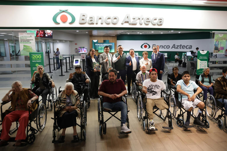 Banco Azteca realiza la entrega de 50 sillas de ruedas como parte de su ...