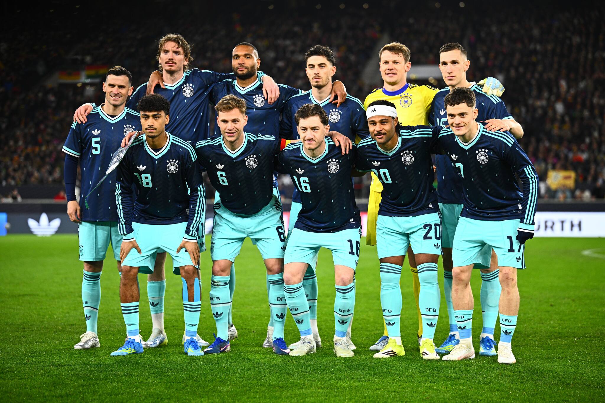Deutschlands WM-Outfits stehen fest +++ FIFA verbietet trotz Hitze ...