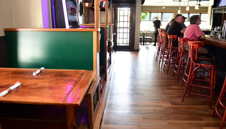 New restaurant gets opening day at former Sunset Grille in the Lehigh ...