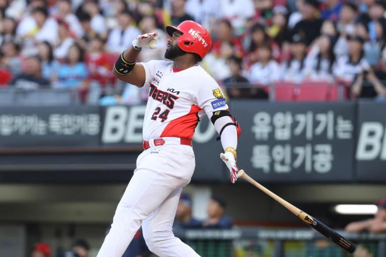 KIA's replacement stars shutout Lotte 10-0