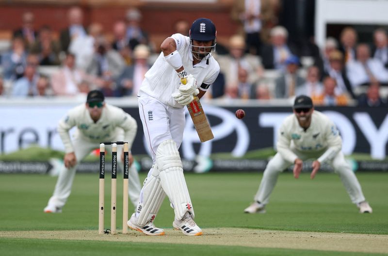 Cricket-England debutant Gay falls early as rain disrupts New Zealand Test